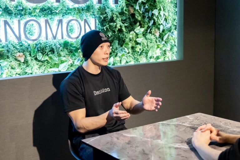 「インクラインダンベルプレス」の正しい角度や重量設定でのやり方を紹介！ - Wellulu