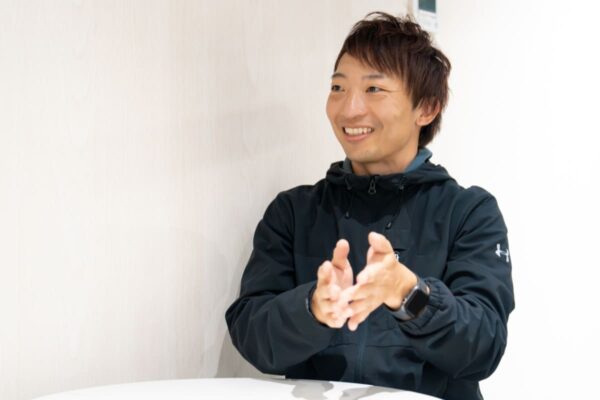 腕を鍛える筋トレメニュー15選！ダンベル・自重、女性向けの種目を紹介 - Wellulu