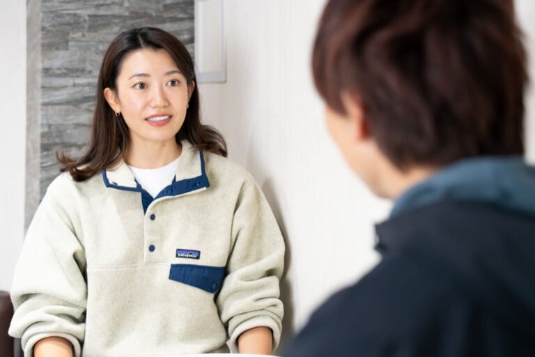 【腹筋】クランチの正しいやり方！種類・効果・回数・鍛えられる部位 - Wellulu