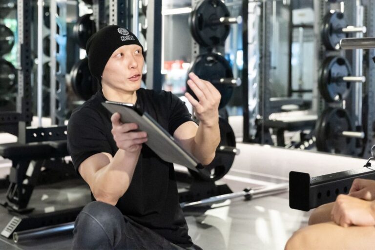 太ももの筋トレ11選！内側・前側・裏側に効く女性でもできる自重やマシンでの鍛え方 - Wellulu