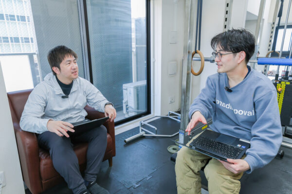 ダンベルを使った筋トレメニュー14選！部位別のおすすめ種目・1週間メニューも紹介 - Wellulu