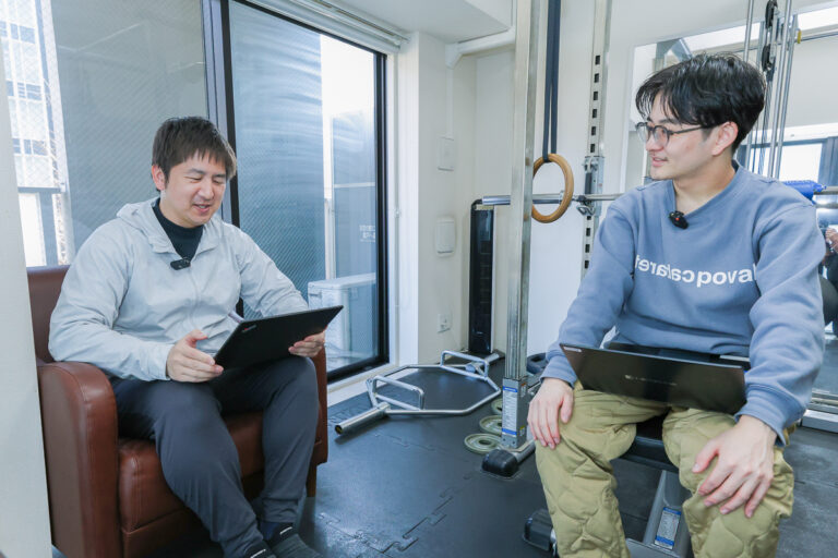 大胸筋を鍛えるダンベル筋トレメニュー8選！重量や回数・組み合わせメニューも - Wellulu