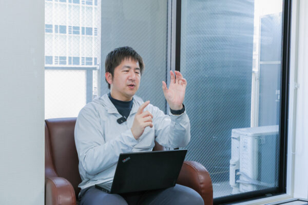 ダンベルを使った筋トレメニュー14選！部位別のおすすめ種目・1週間メニューも紹介 - Wellulu