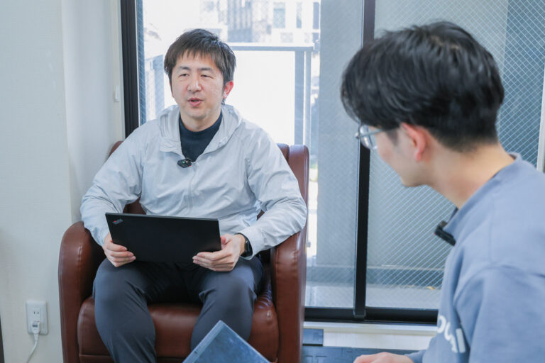 ダンベルを使った筋トレメニュー14選！部位別のおすすめ種目・1週間メニューも紹介 - Wellulu