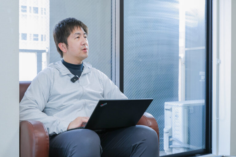 ダンベルを使った筋トレメニュー14選！部位別のおすすめ種目・1週間メニューも紹介 - Wellulu