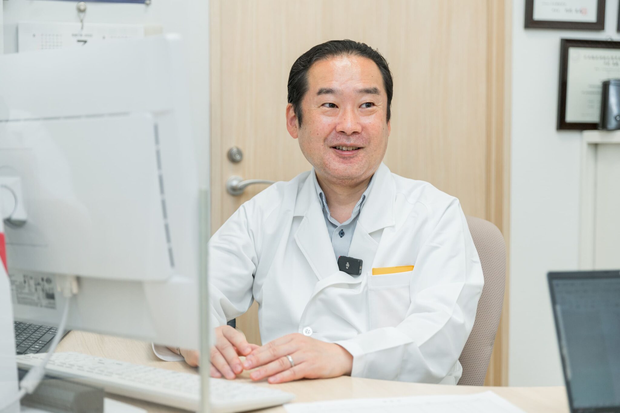 仕事中の眠気がひどい時の対処法は？眠気の正体や原因まで詳しく紹介 - Wellulu